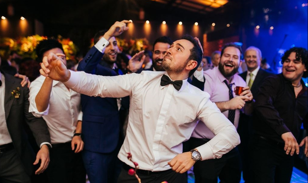 Wedding Music | Wedding Bands, Wedding Singers and Wedding DJs