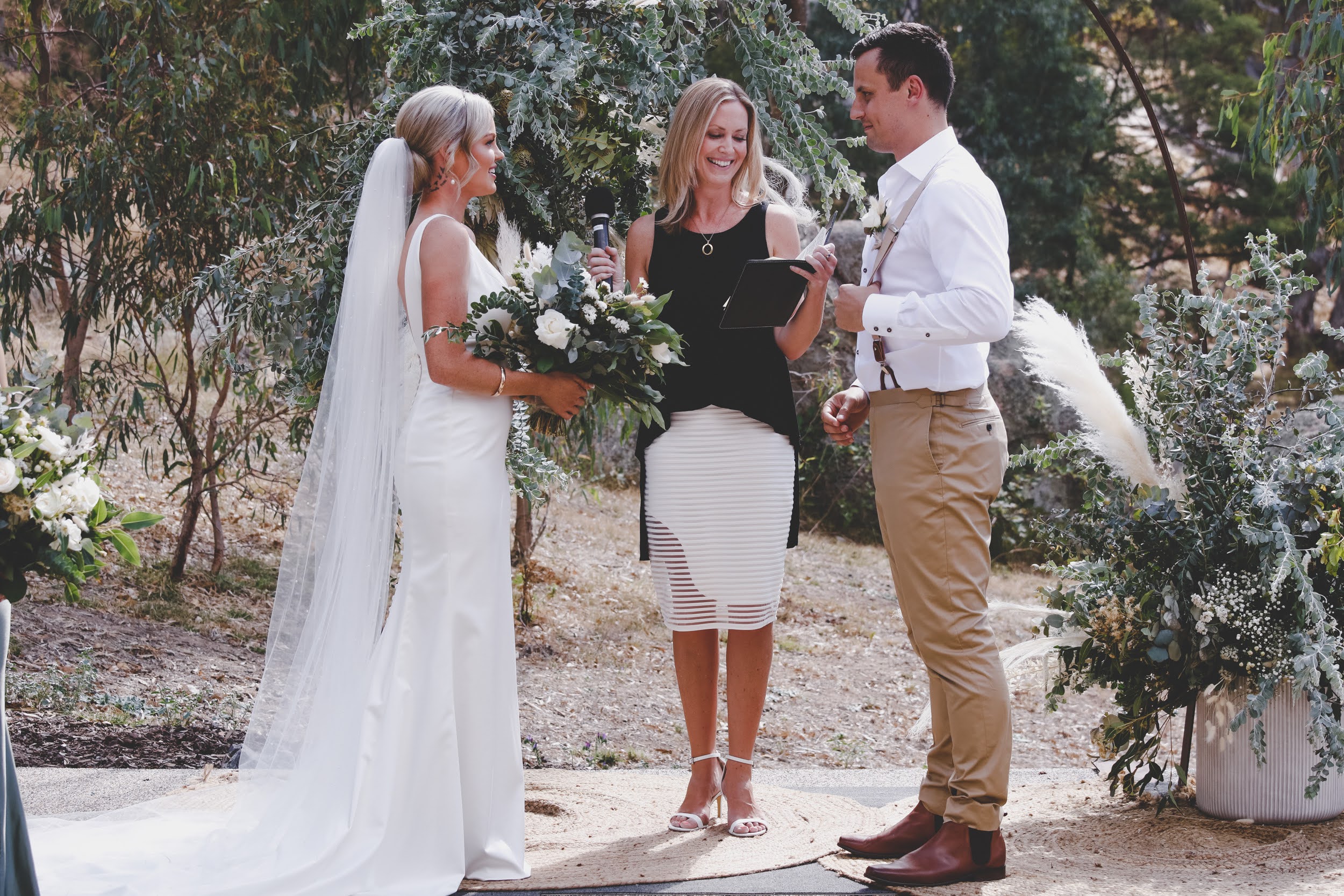 30 Awesome & Fun Wedding Celebrants in Melbourne | Easy Weddings