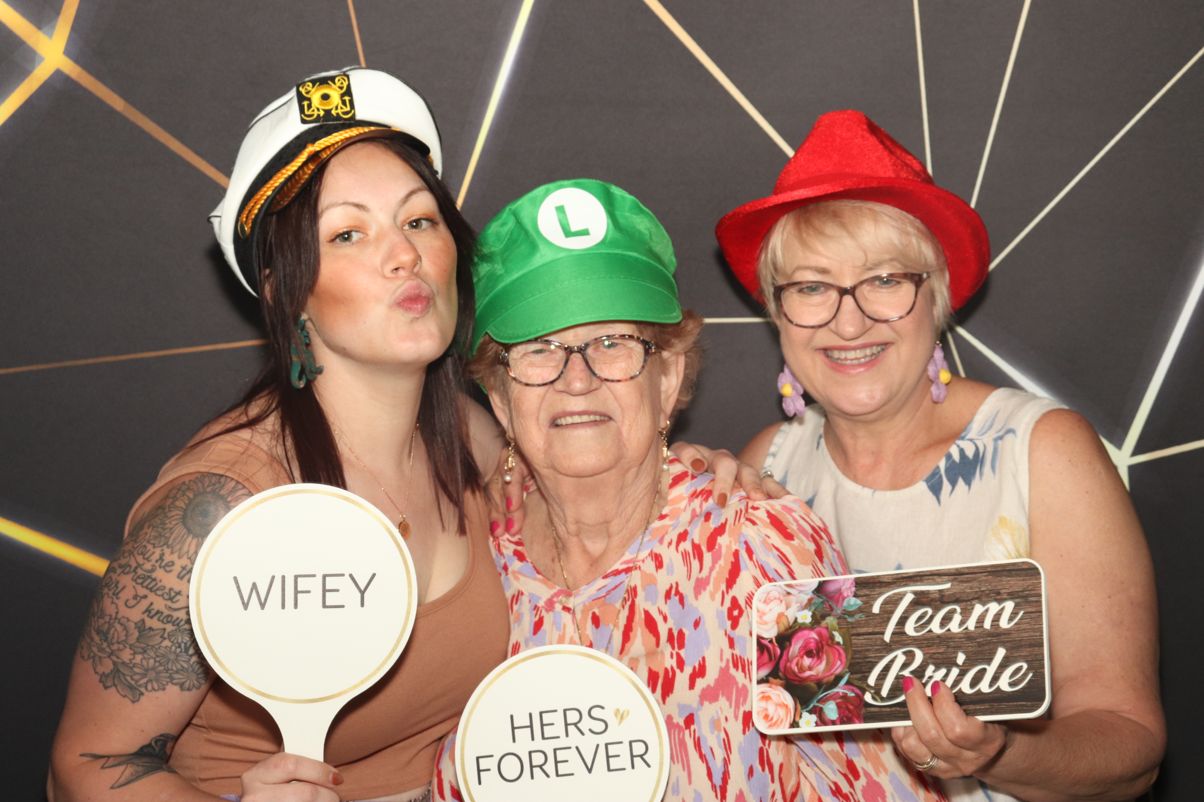 Photobooth Adelaide - Wedding Photo Booth Adelaide | Easy Weddings
