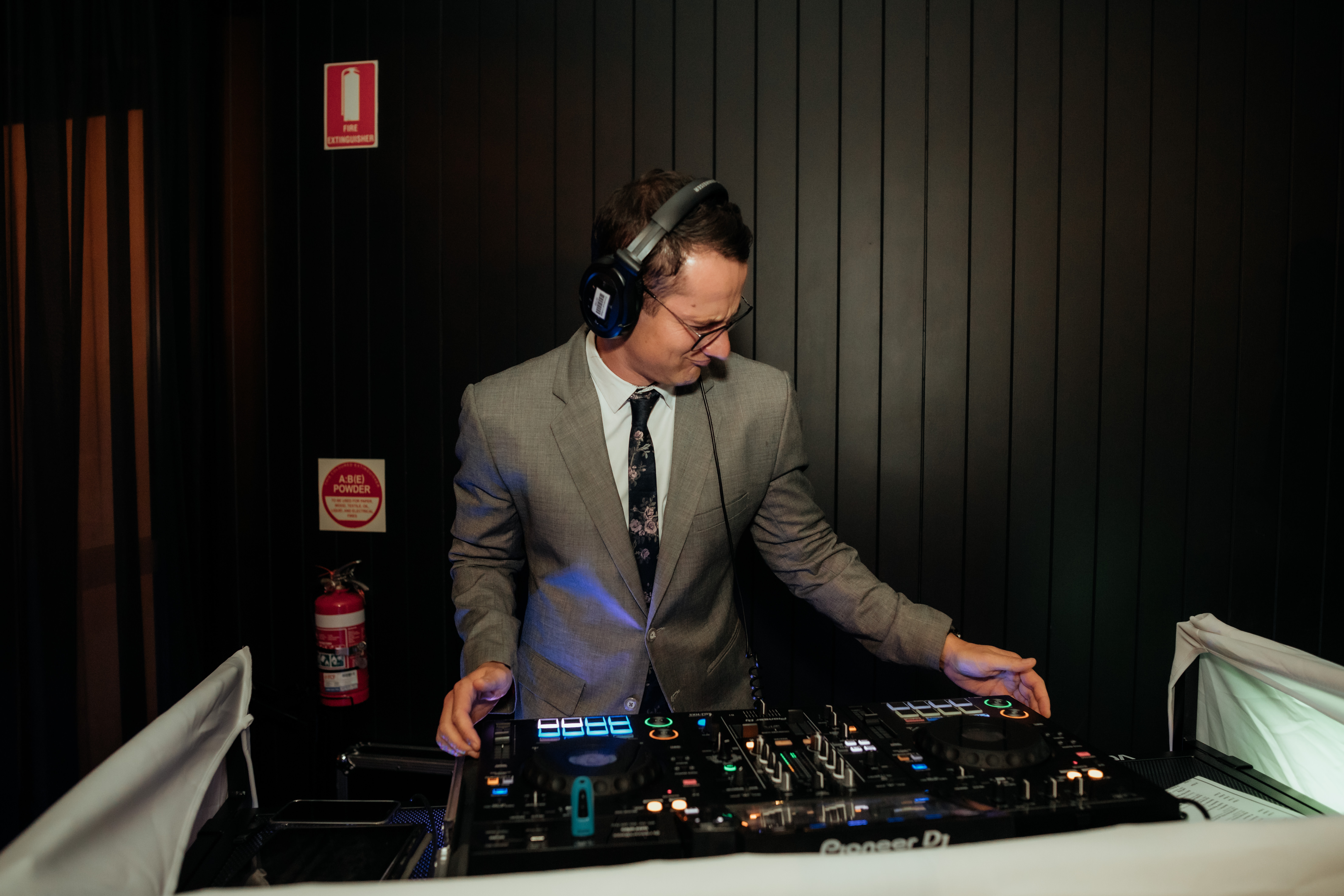 Ryan DJ & Guitar - Wedding Music Carrara | Easy Weddings