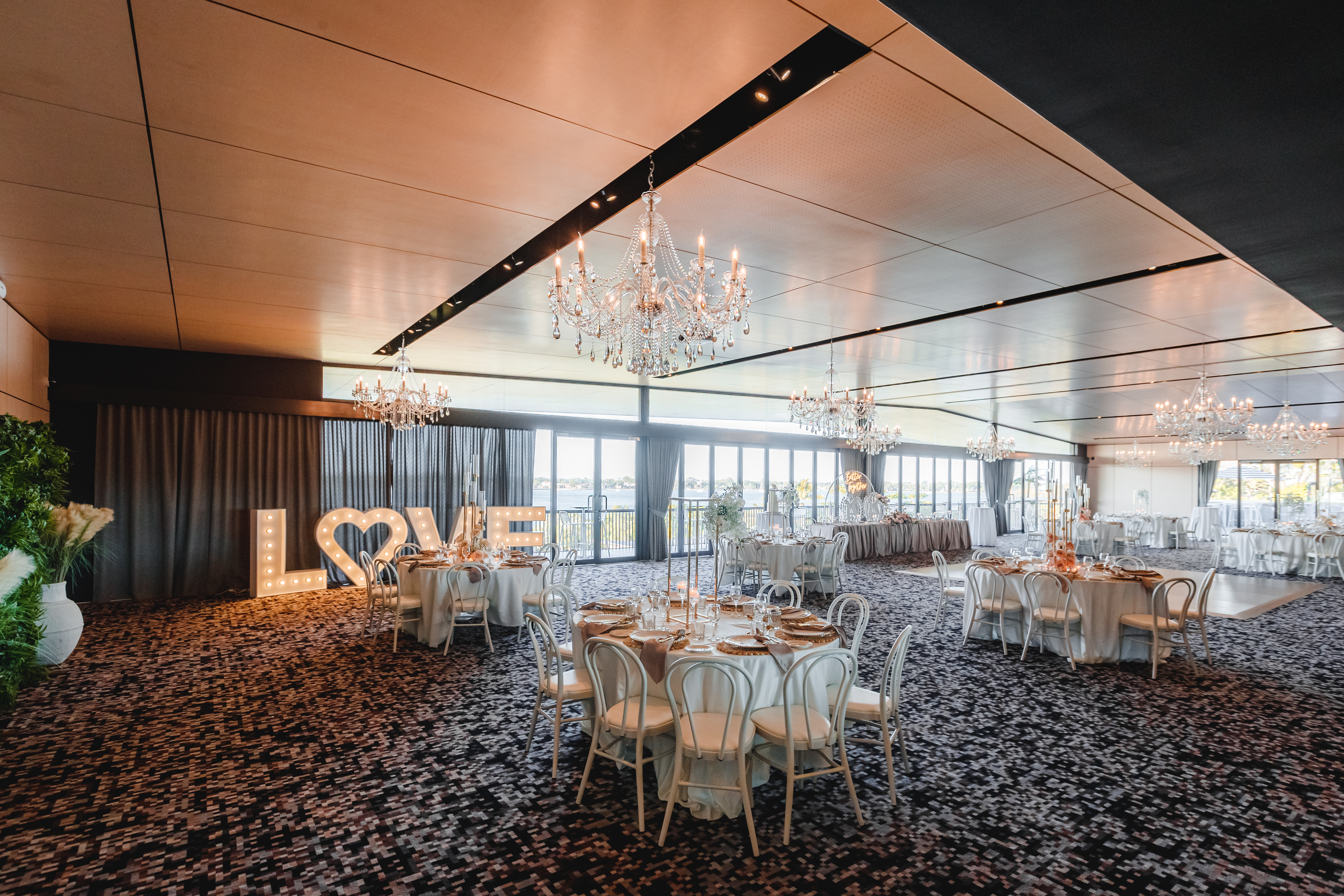 Sandstone Point Hotel - Wedding Venues Sandstone Point | Easy Weddings